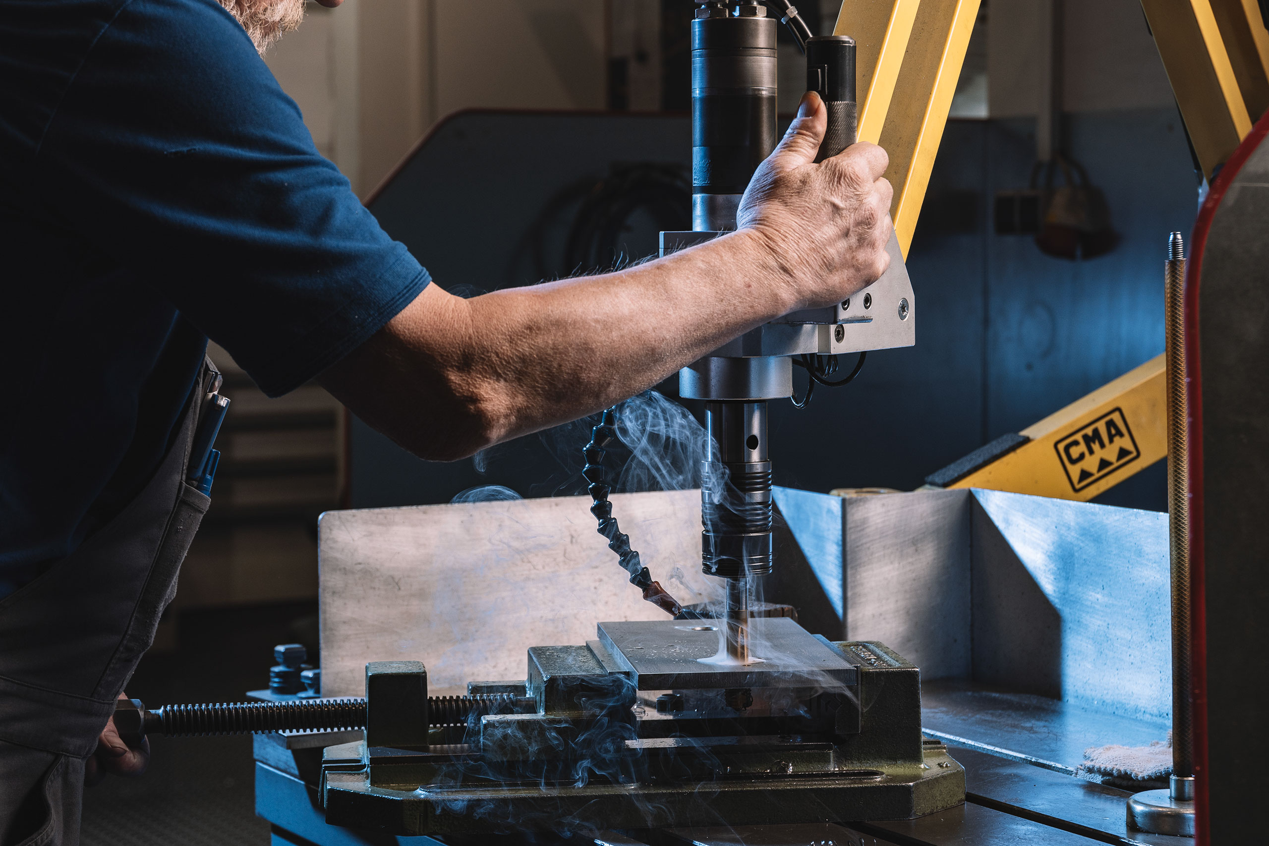 Mechanische Bearbeitung – CNC-Fräsen, Bohren & Gewinde - Rayonic ...